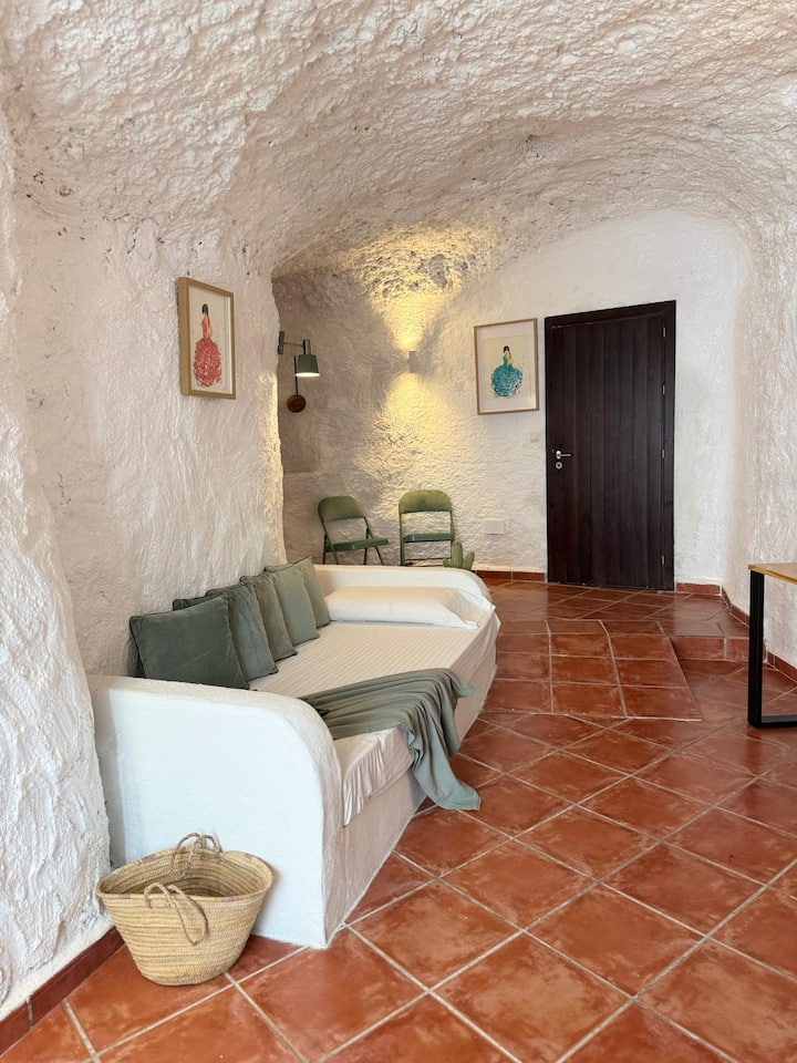 Encantadora Cueva, Paseo De Los Tristes Granada - Granada