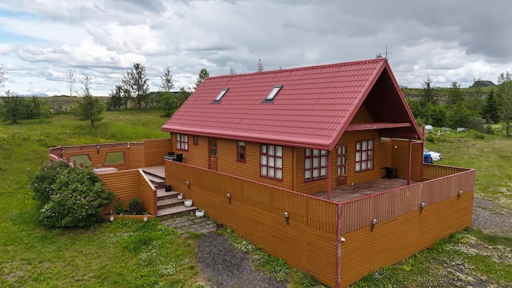 Secret Lagoon Cabin With Hot Tub And Scenic Views - Islande