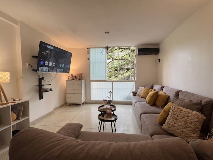 Luminoso Y Cómodo: Tu Refugio Urbano - Caracas