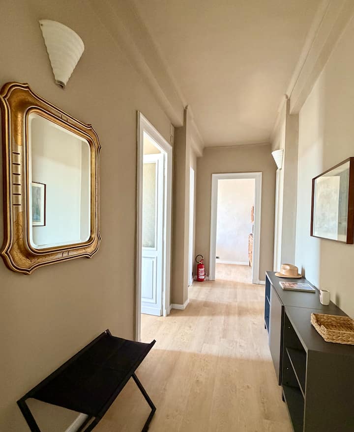 Luce Panoramica E Vista Alpi | Balcone Su Torino - Turin