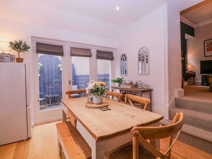 Stylish Town Apartment - Ross-on-Wye