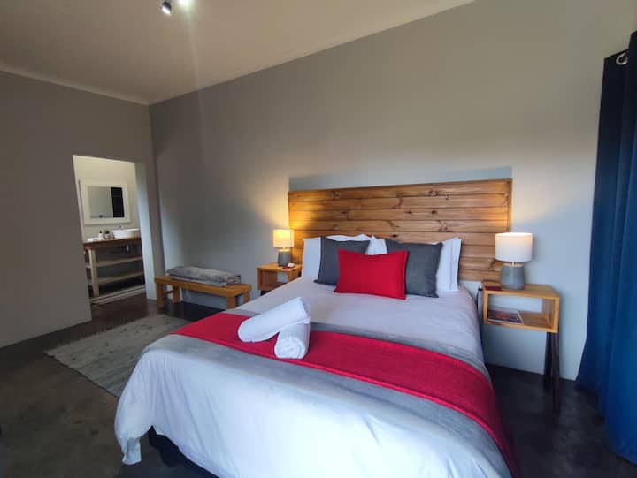 Restore | Peaceful Central Stay For 2 - Swellendam