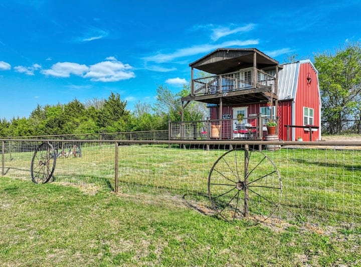 The Red Magnolia-stocked Pond/longhorns/sunsets - Ennis, TX