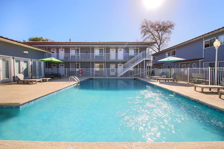 Beachside Stay Pool, Dining And Casinos Nearby - Biloxi, MS