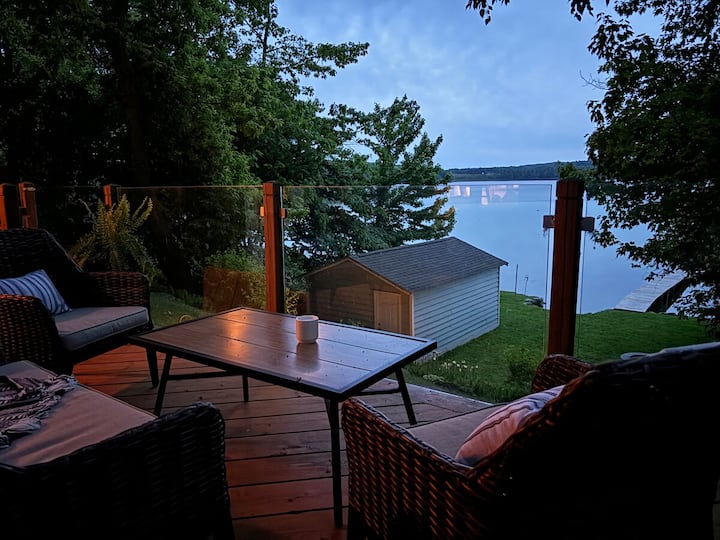 Little Lake Escape | Waterfront 2 Bedroom Getaway - Midland
