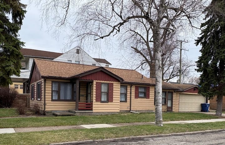 Detroit River I75. Metro Detroit 2bd. Driveway W/d - Detroit, MI