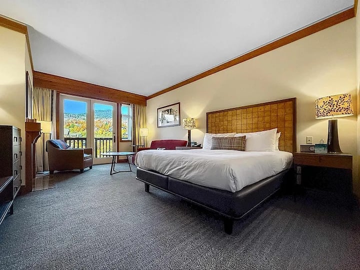 Ski-in/ski-out Stowe Lodge | Hot Tub, Fireplace - Stowe, VT