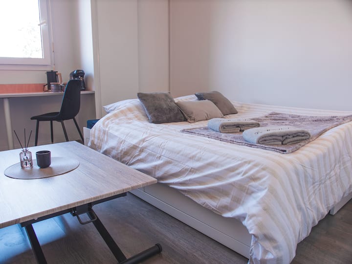 Studio Calme Avec Parking Privé & Wifi - 5min Gare - Bourg-en-Bresse