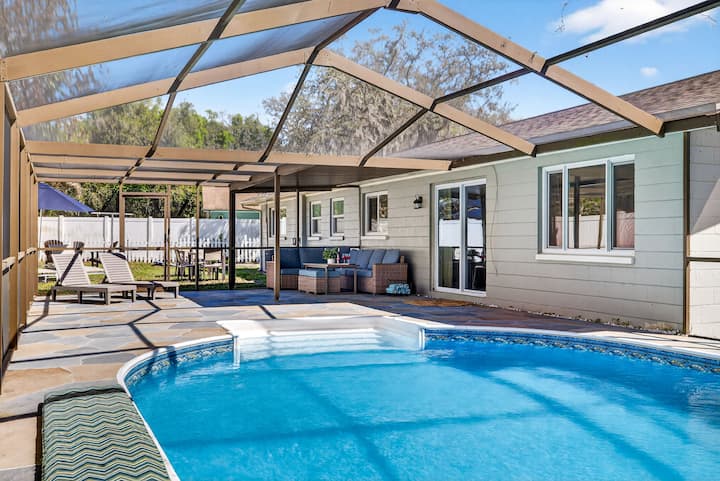 Piano Lounge • Karaoke • Screened Pool • Garage - Temple Terrace, FL