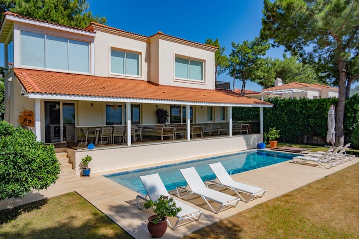 Gocekte  Harika Deniz Manzaralı Villa - Göcek
