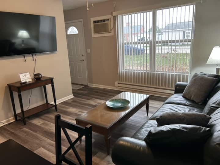 Freshly Remodeled 2 Bedroom Unit H, Oakwood Il - Kickapoo State Recreation Area, Oakwood