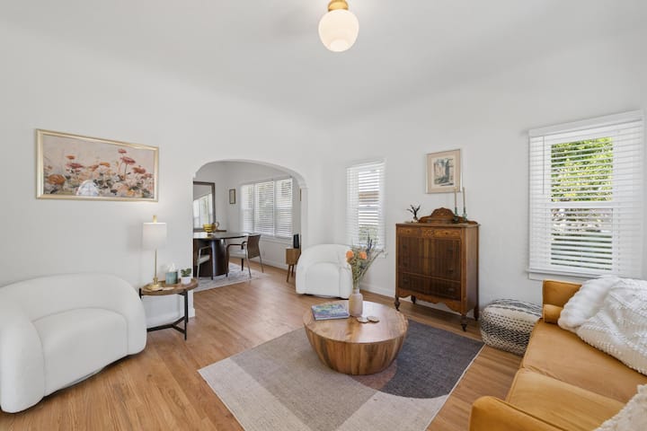 Storybook Character Home Near The Studios - Burbank, CA