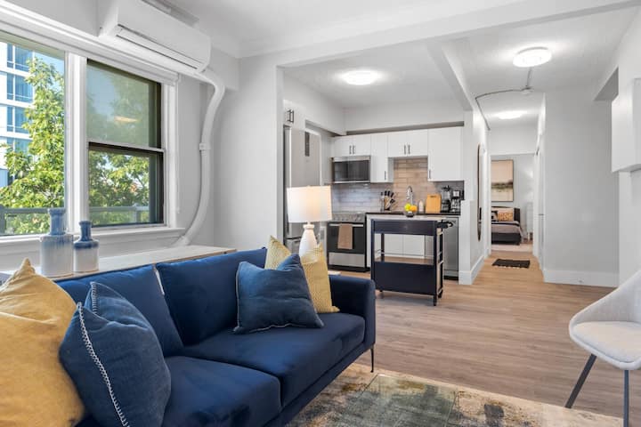 Bright & Stylish 2br Apt | Prime Sandy Hill - Ottawa