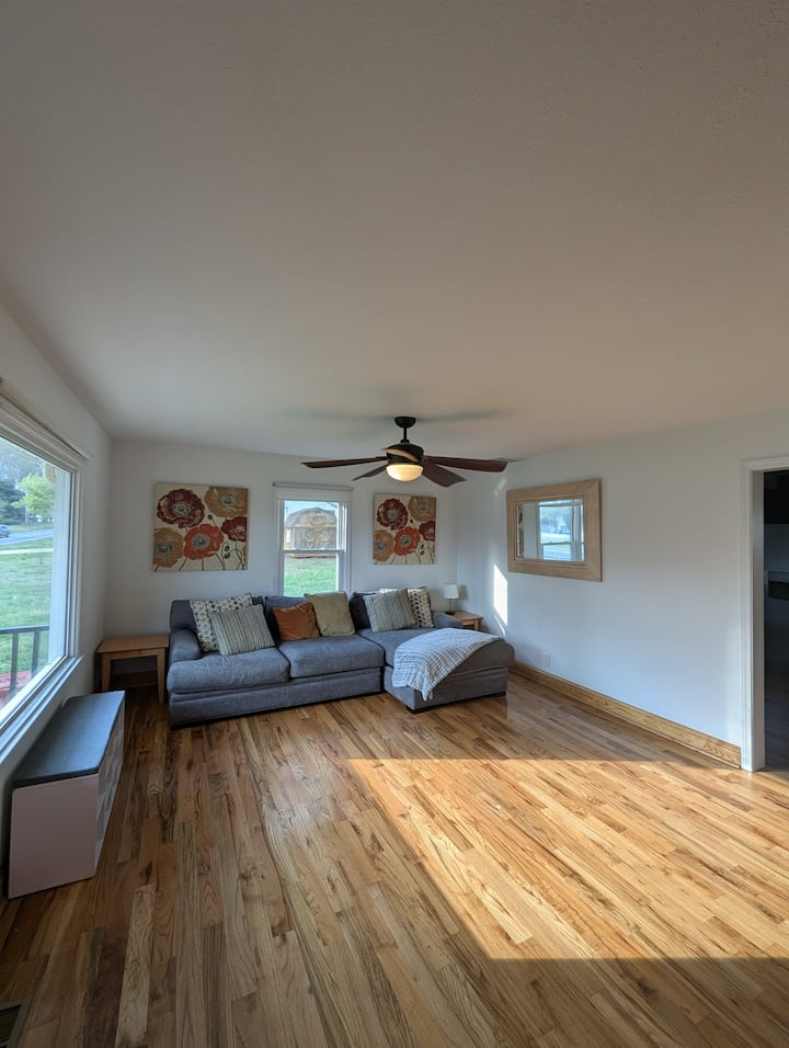 Cozy Home 8 Mins To Downtown, 10 Mins To Hospital. - Easley, SC