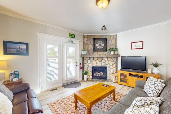 Bright 2bdr Condo With Summer Pool - Collingwood