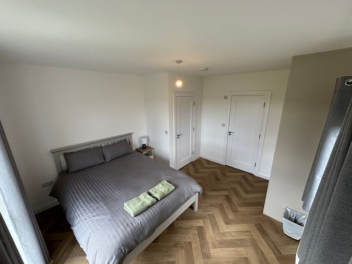 Peacefully Located In A Beautiful New House - Athlone