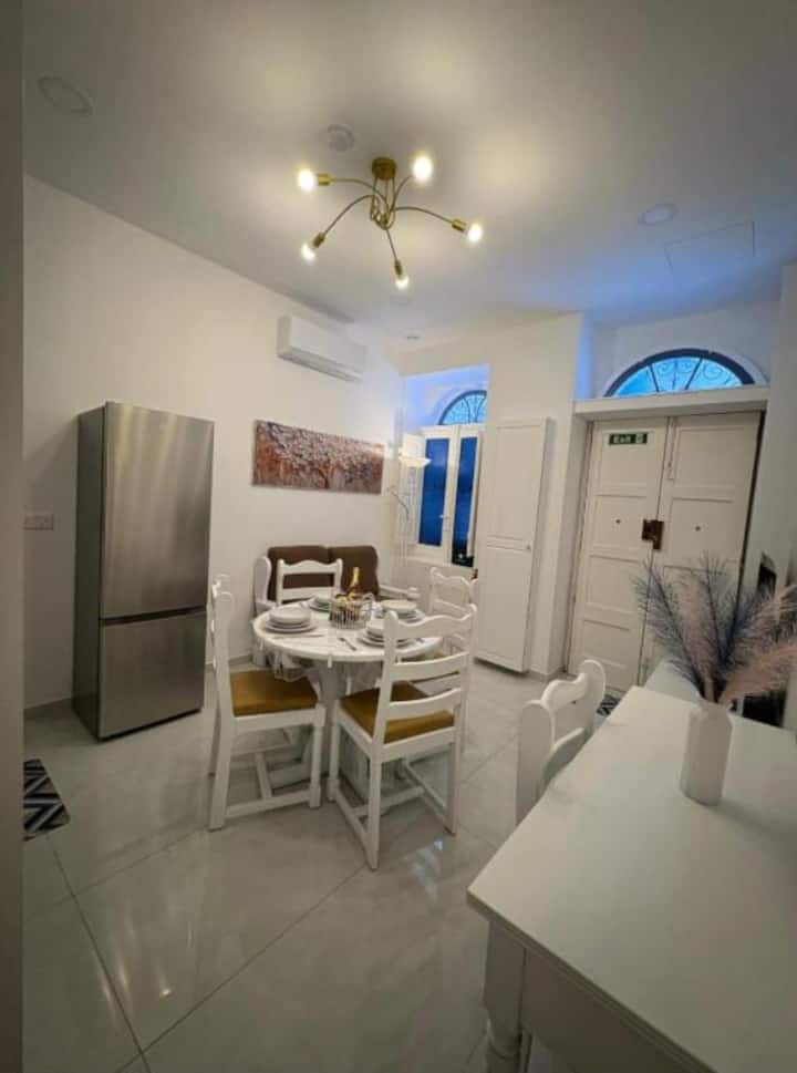 Maisonette With Private Yard By Cozyholidaysmalta - Valletta, Malta