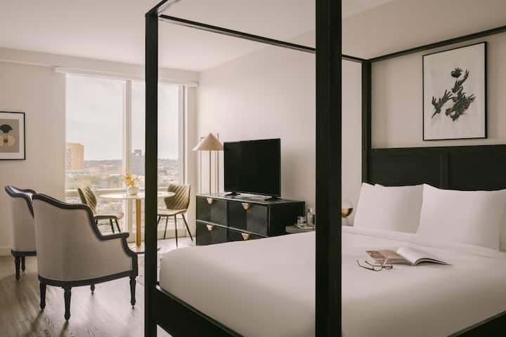 Kasa Boston At Fenway | Studio Queen - Dorchester, MA