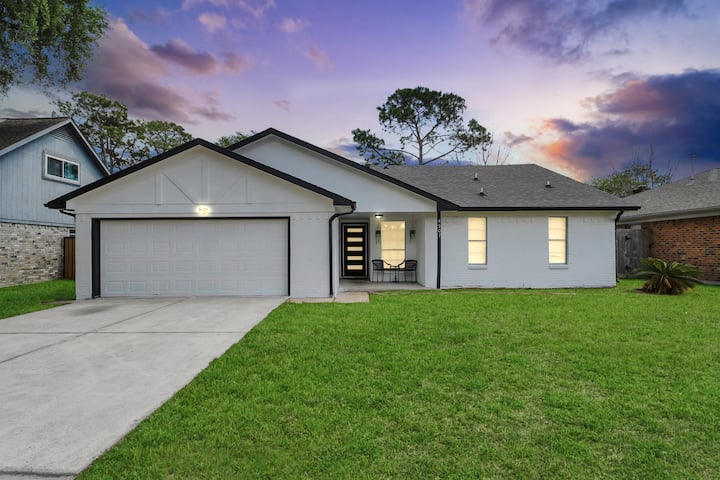Modern & Spacious Home | Stylish | Pasadena Tx - Pasadena