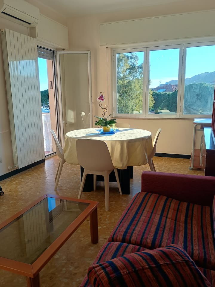 Bilocale Con Vista Mare E Posto Auto. - Diano Marina