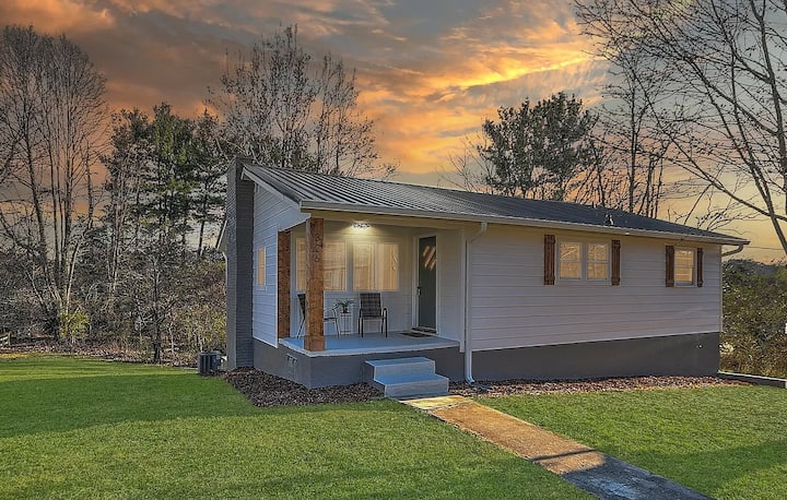Quiet Bristol Home Near Hospital + Home Office - Bristol, TN
