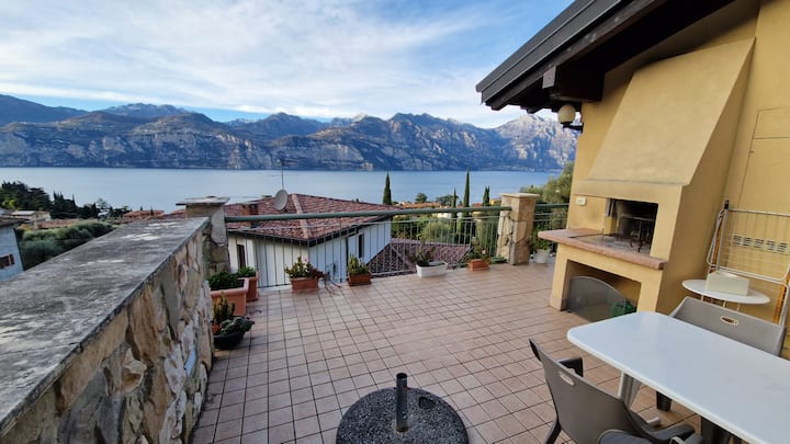 Panoramic Lake View Apartment With Terrace - Malcesine