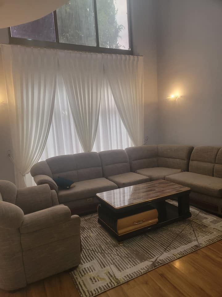 Joyfull Five Bedroom House At Heart Of The City - Ethiopia