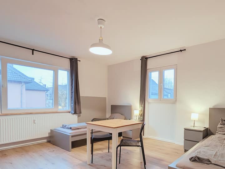 Neue Und Moderne Monteurwohnung In Duisburg - Duisburg