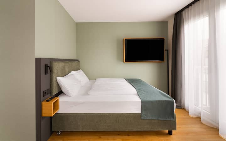 Limehome Munich Schwanthalerstr. | Suite + Balcony - Munich