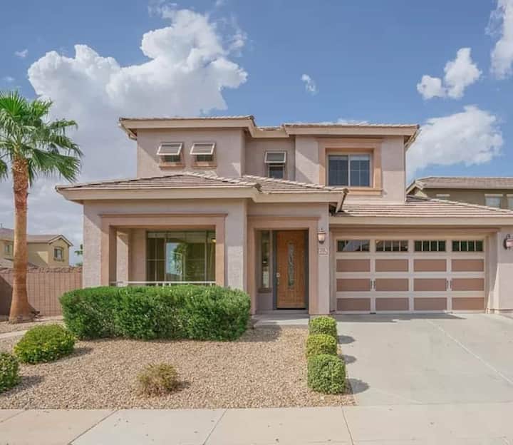 4br Group Retreat W/ Pool Table - Surprise, AZ