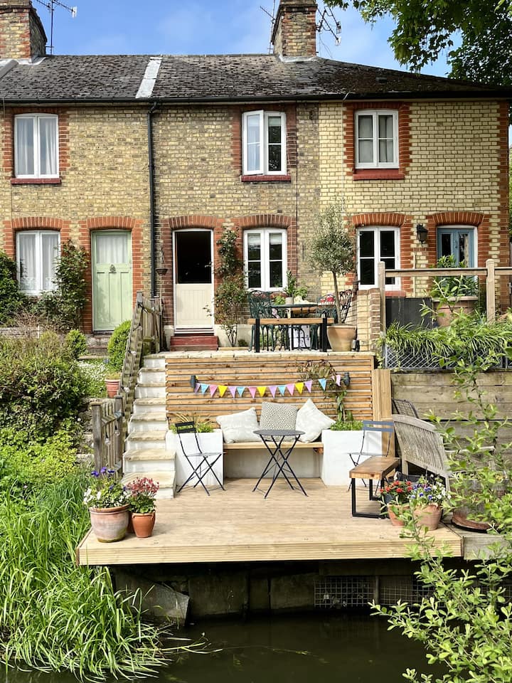 Quaint Village Riverside Escape - Sevenoaks