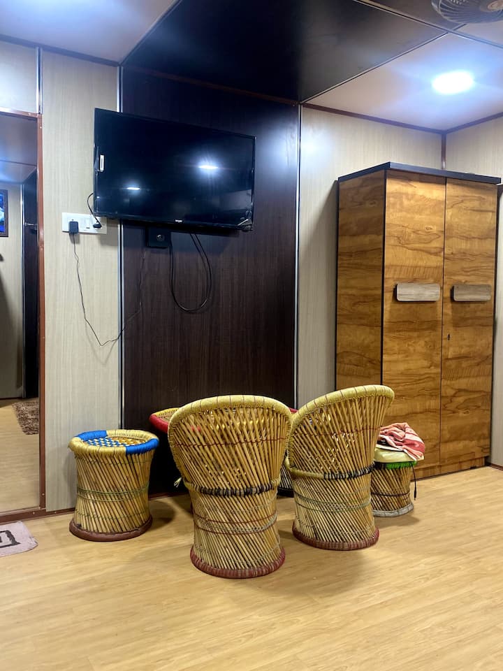 Container Stay Near Highway | Parking & Garden - Kishangarh