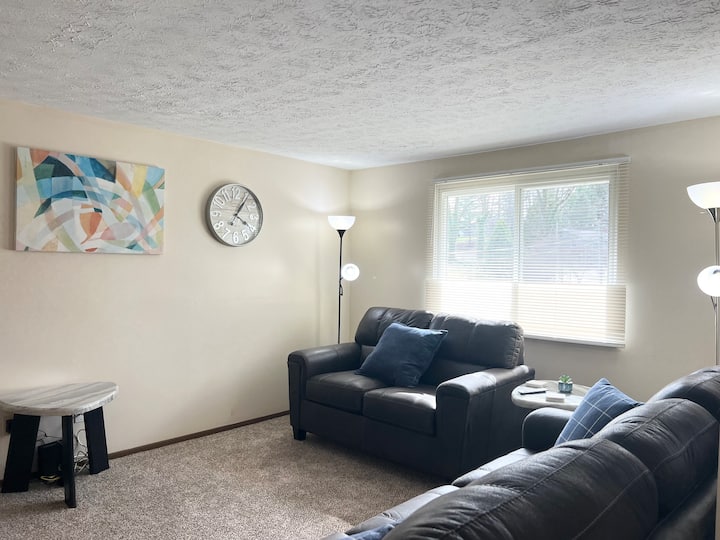 Home In Canton! Centrally Located To Everything! - Canton, OH