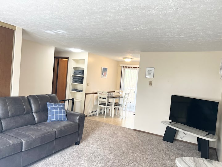 Home In Canton! Centrally Located To Everything! - Canton, OH