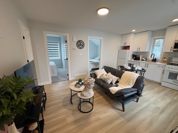 Brand New South Edmonton 2 Bedroom Private Home - Edmonton, Canada