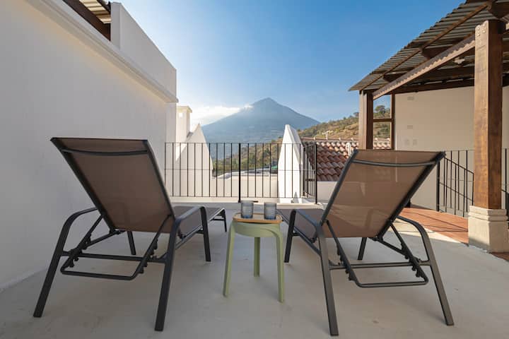Serene Retreat W/ Volcano Views · Casa Amaia - Guatemala