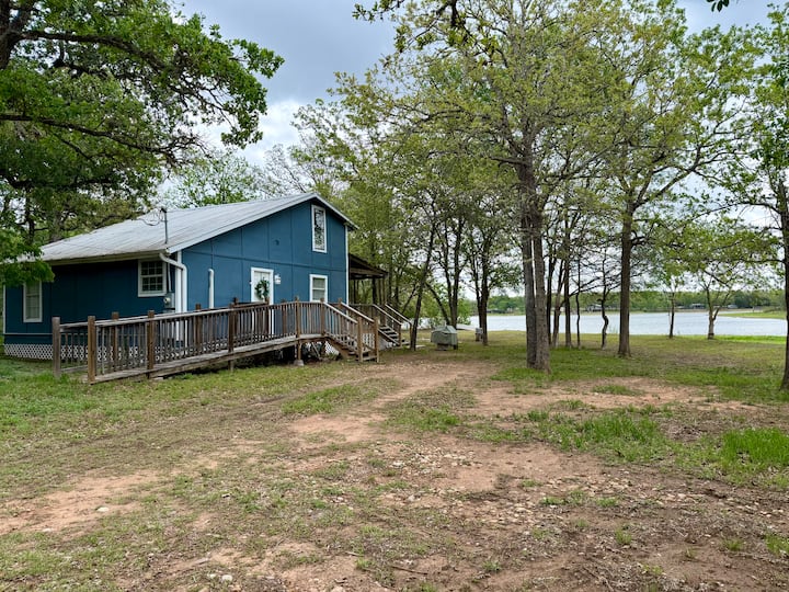 The Blue Lakeside Lodge - Lake Front - Smithville, TX