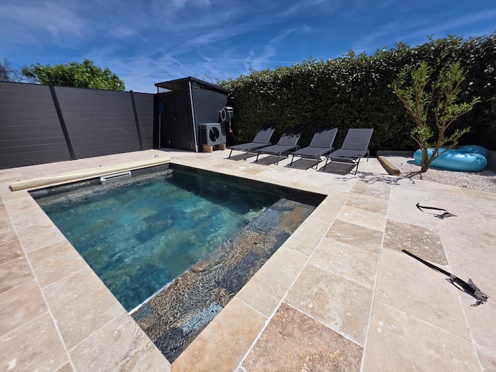 Bas De Villa
Avec Piscine Chauffée - Cuers