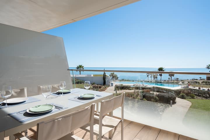 Modern Frontline Apt With Indoor/outdoor Pool - Estepona