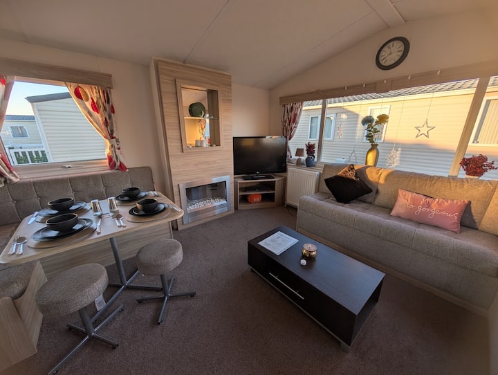 Sushie’s Seaside Stay I Beach & Pool I Sleeps 6-8 - Abergele