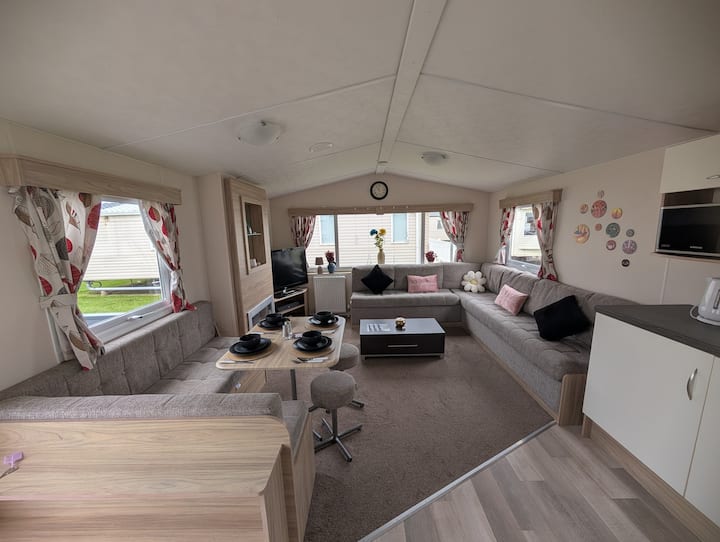 Sushie’s Seaside Stay I Beach & Pool I Sleeps 6-8 - Abergele