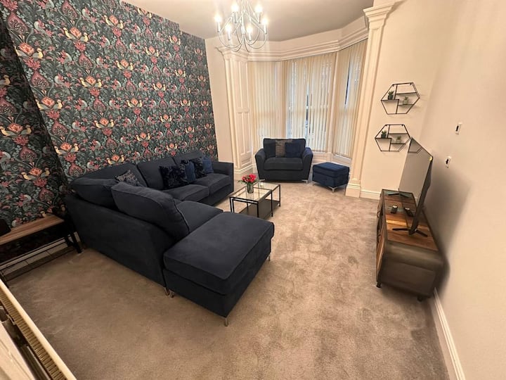 Modern 2-bedroom Apartment - Heart Of Douglas - Đảo Man