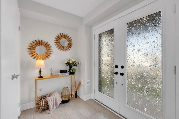 Stylish 4br Townhome |Deck &Balcony+bbq - Milton