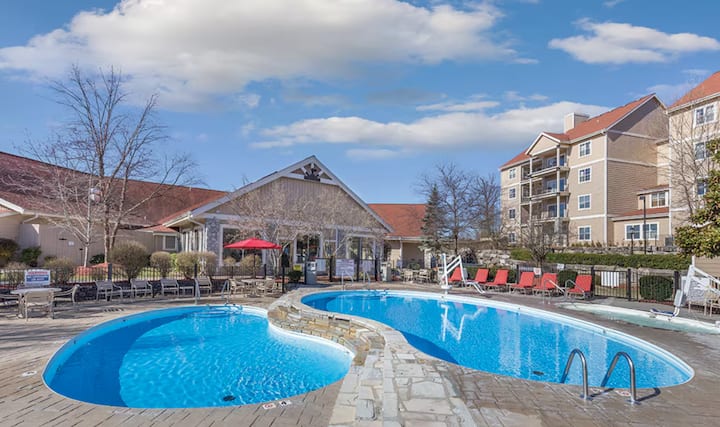 Presidential 4bd In Branson At The Meadows - Branson, MO