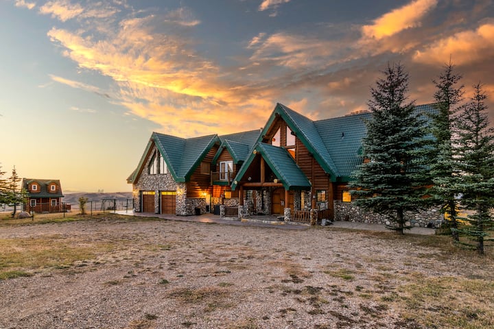 Cypress Chalet (Elkwater) Nature, Views, Adventure - Alberta