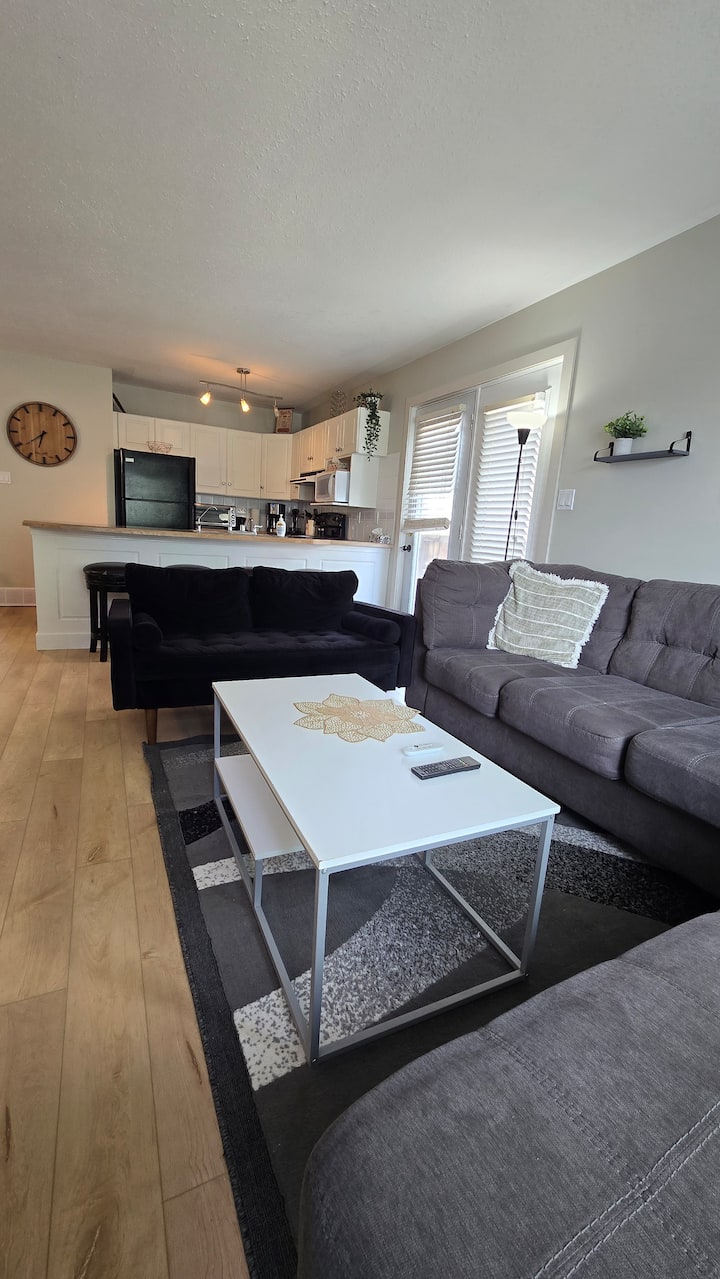 Cozy 4 Bedroom Entire House West Leth - Alberta