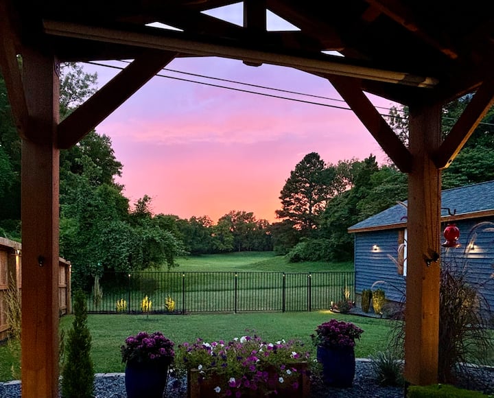 King Bed + Office | Fast Wifi | Quiet & Central - Evansville, IN