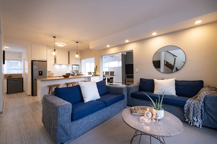 F8 Waterfront | Modern Coastal Stay - Swakopmund