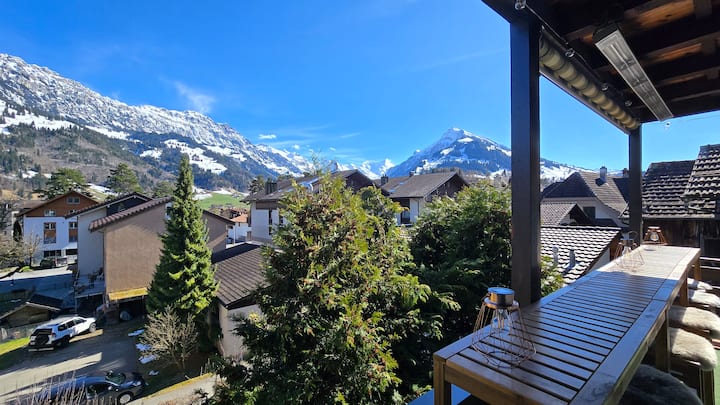 Alpine Loft + Alpine Retreat I Sleeps 12 I 2 Units - Frutigen