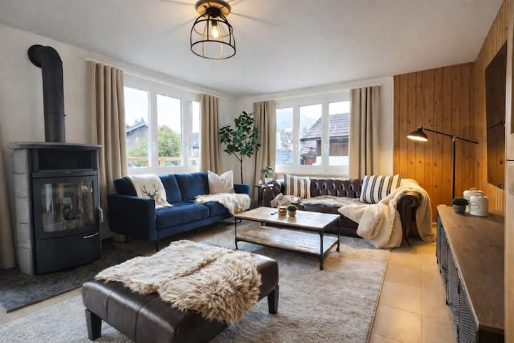 Alpine 2 Chalets I Sleeps 12 I Frutigen I Parking - Frutigen